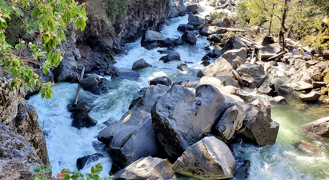 Rogue River Gorge View – Shadowfax on the Road